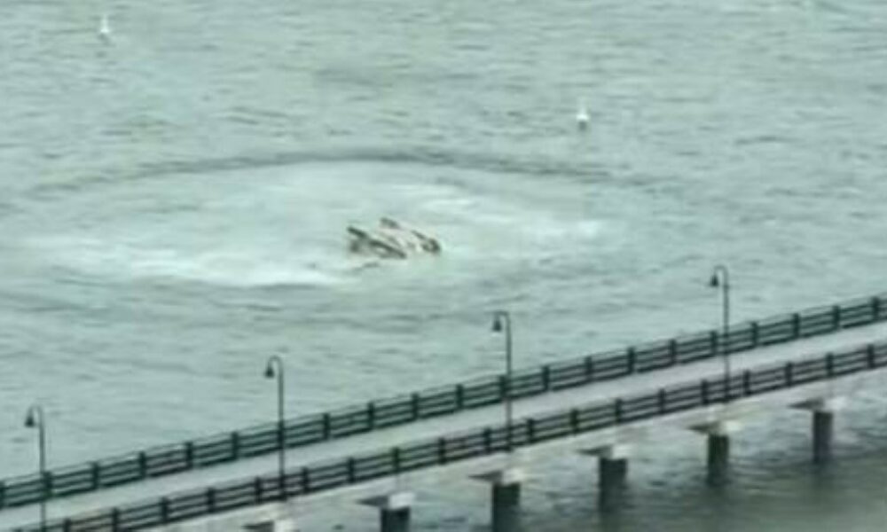 Helicopter Bell 206 crashes into Hudson River in New York, killing 6 ...