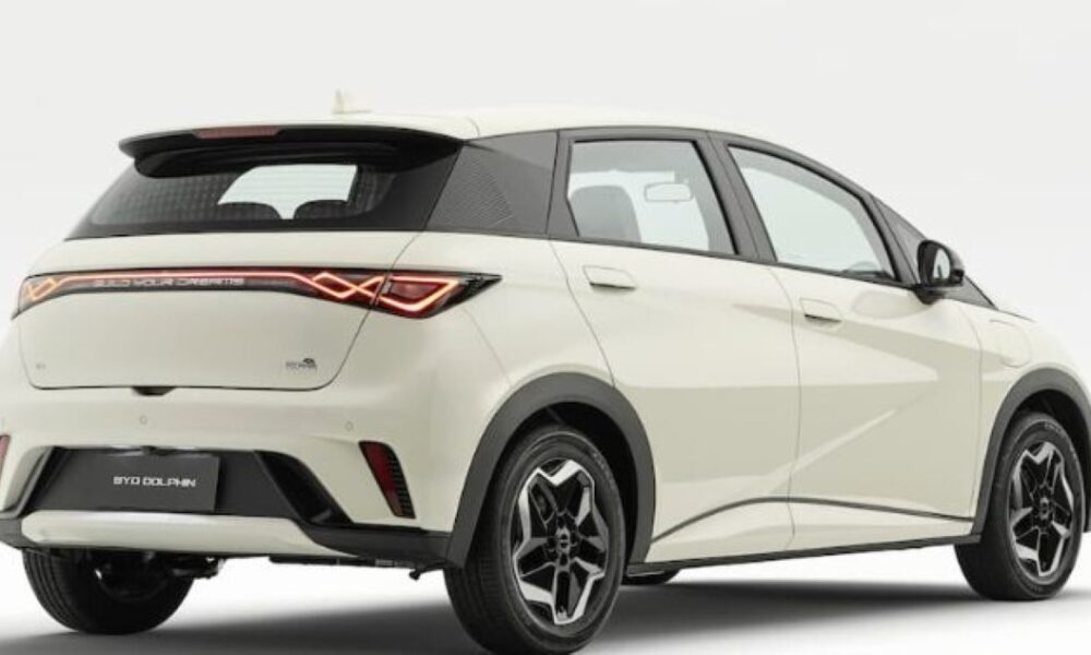 BYD Dolphin GS 2026 ganha itens de série e prepara produção nacional