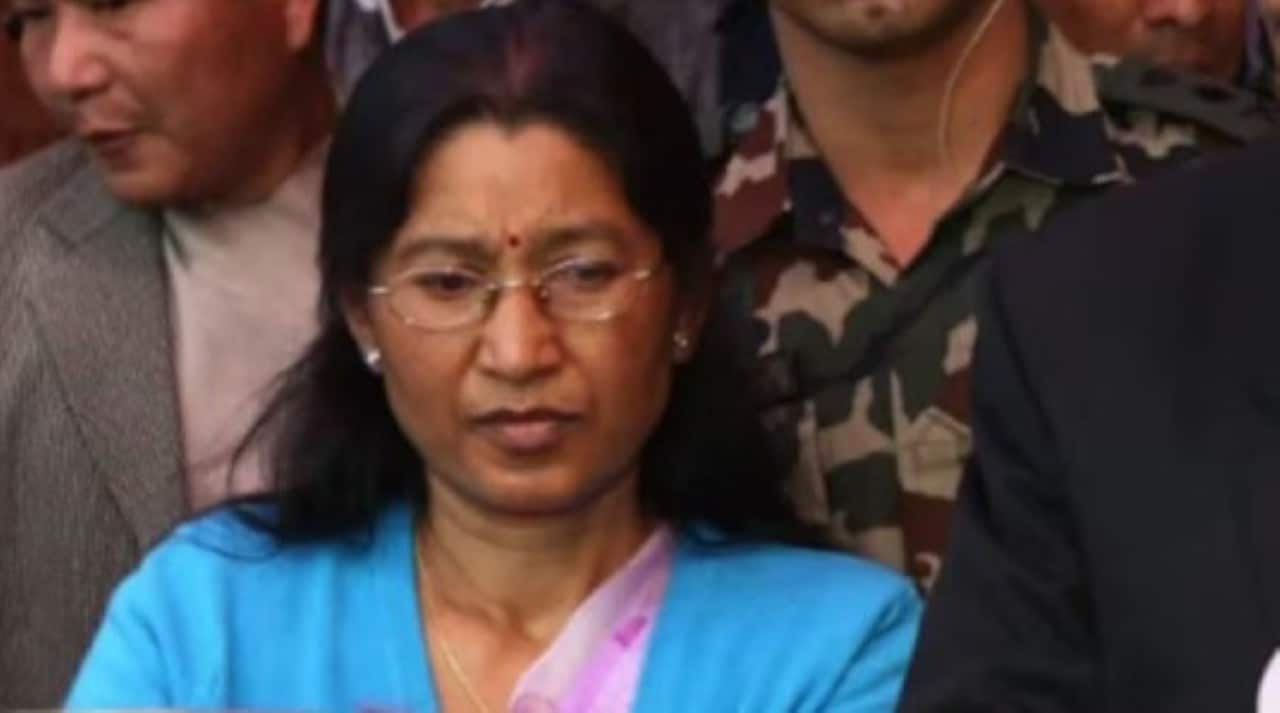 Esposa de ex-primeiro-ministro do Nepal morre queimada em casa ...