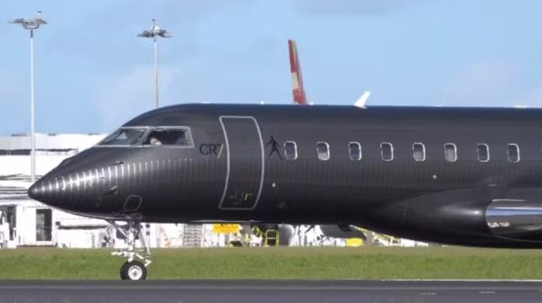 Cristiano Ronaldo invests in a R$309 million jet, superior to Neymar's ...
