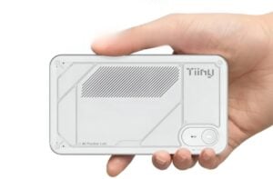 Der KI-Supercomputer Tiiny AI Pocket Lab betreibt fortschrittliche ...